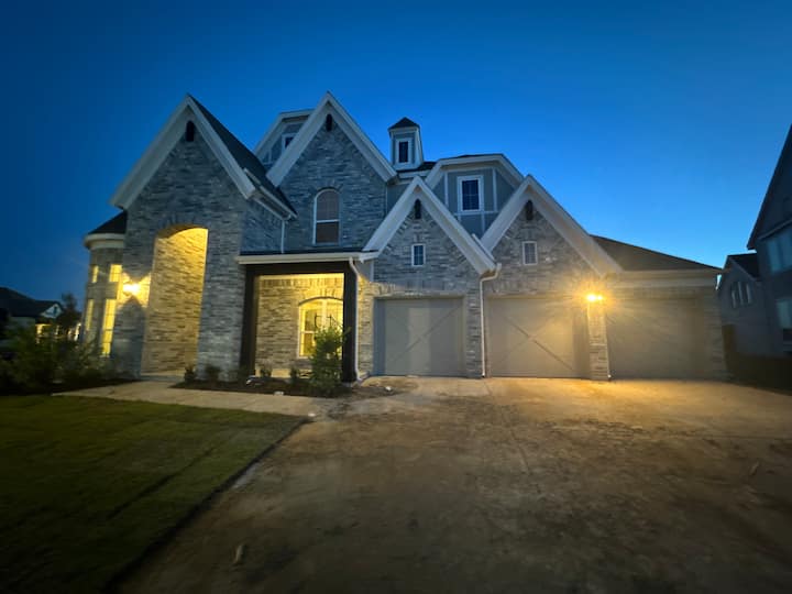 Huge Backyard For Family Gathering - Midlothian, TX