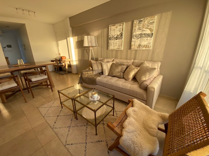 Depto Céntrico, Cochera Y Balcón - La Plata