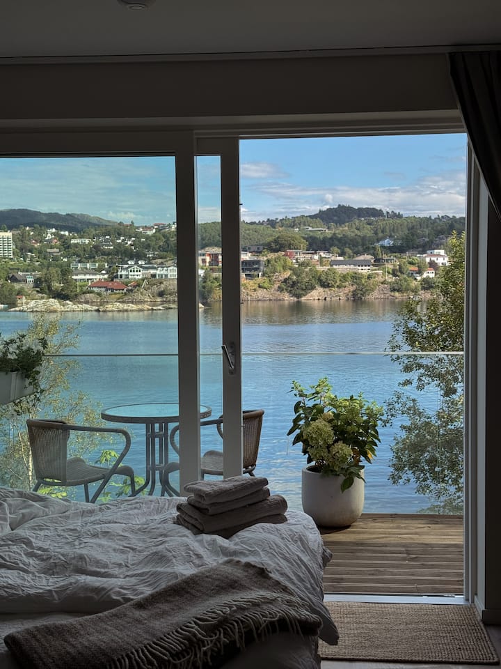 Panoramic Fjord View  New Central Bergen Studio - ベルゲン