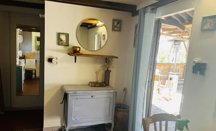 Charmant Cabanon Avec Caravane - Cucuron
