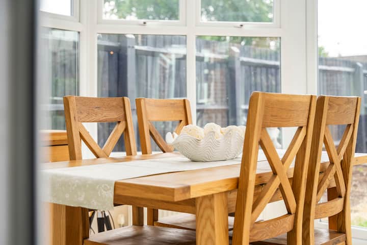 Modern 3 Bed House - Northampton, UK
