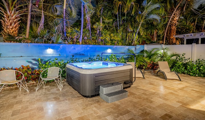 Beach House! + Hot Tub Paradise! - Fort Lauderdale, FL