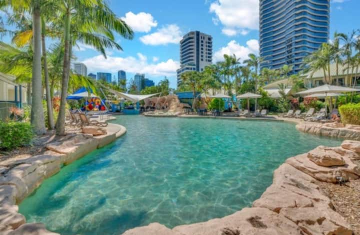 Stunning Poolside Villa At Diamond Beach - Broadbeach