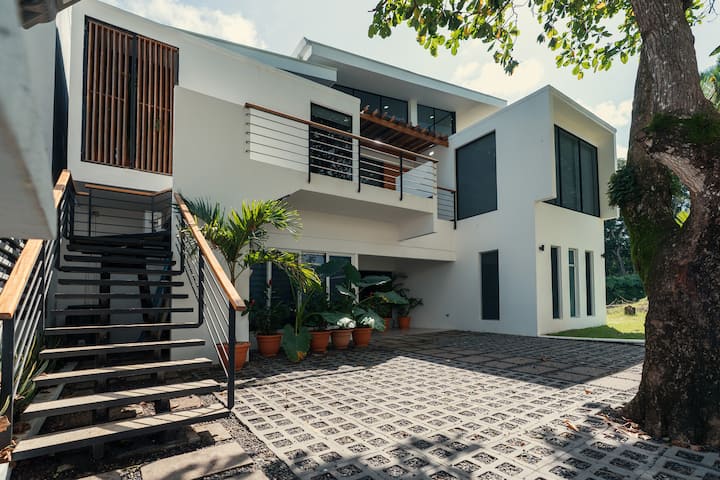 New 9br Villa-steps To Beach-gated-beach Club - Costa Rica