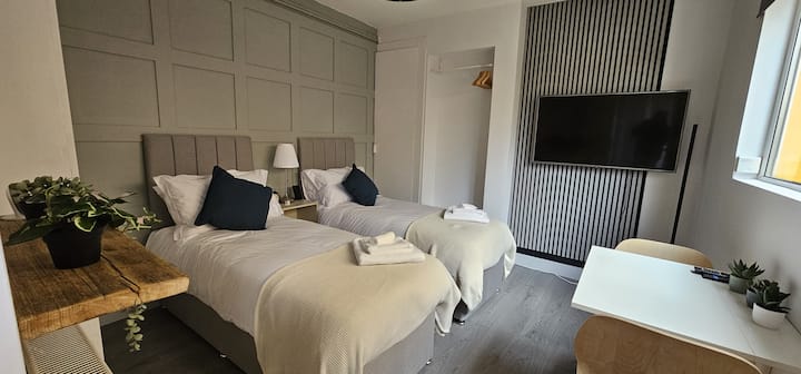 Court Studio Apartment - Cardiff
