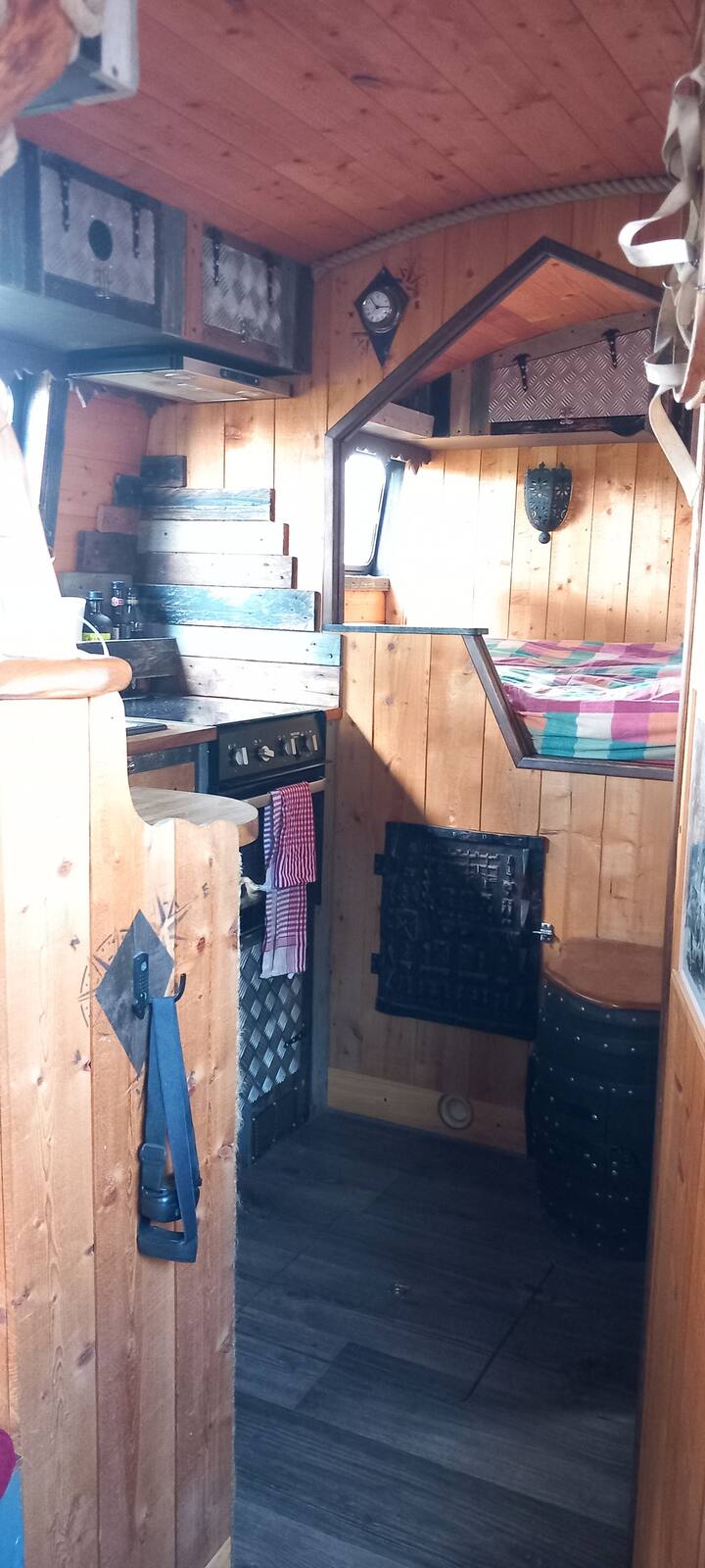 Off-grid Campertruck - Moncontour