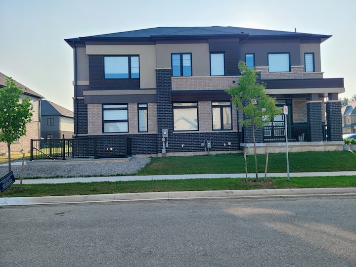 The Lower Level Luxe - Brantford