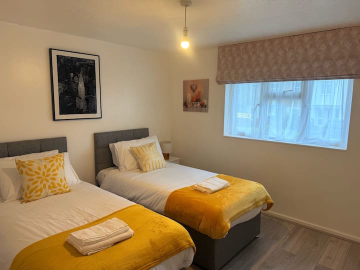 Room For Two In Hatfield - St Albans