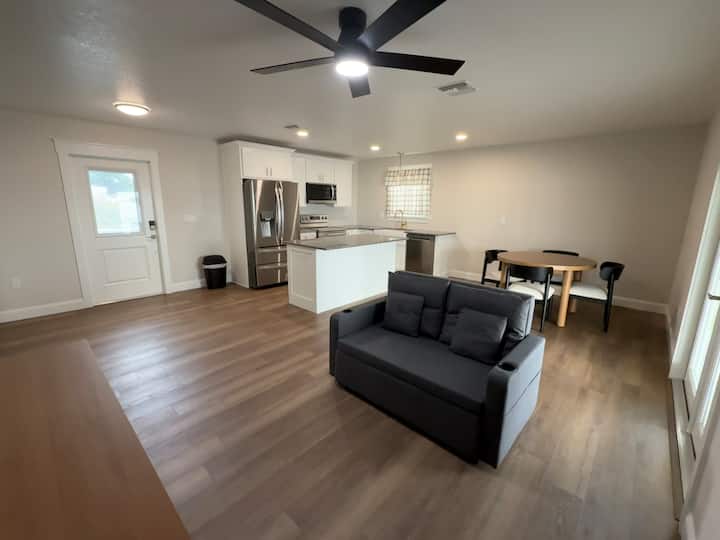 Freshly Renovated Lake Front Oasis - Lake Denton, FL