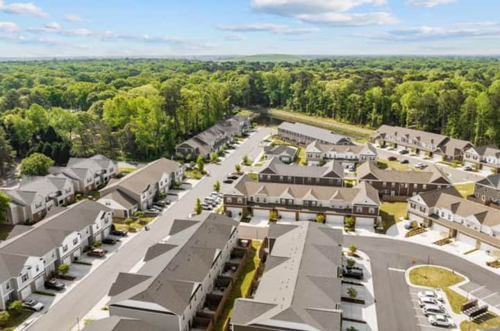 Comfy & Convenient In Chesapeake - Chesapeake, VA