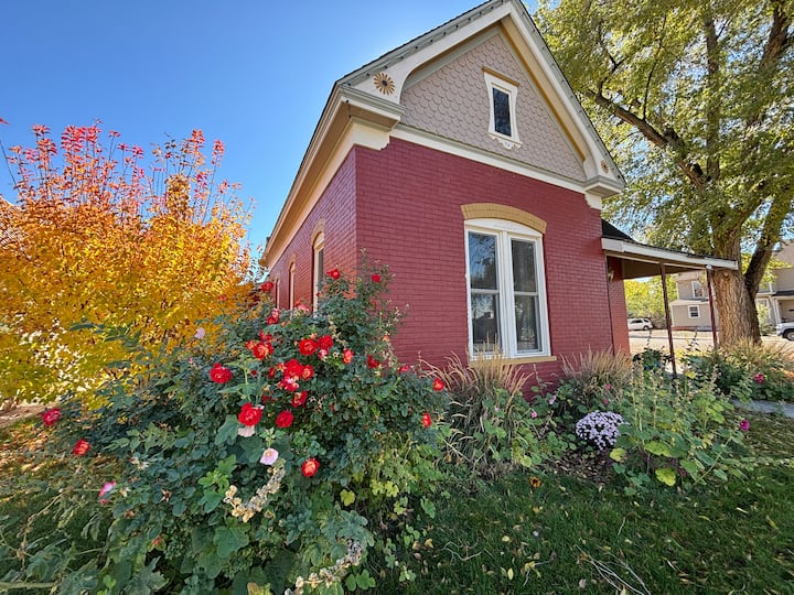 Historic 2br Montrose Home - Montrose, CO