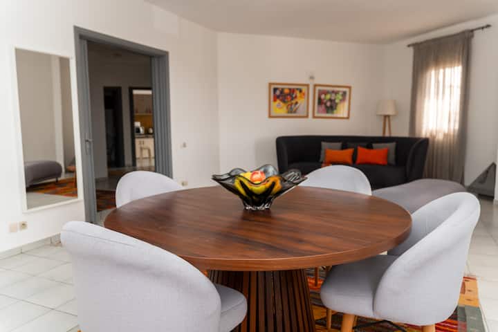 Appartement Spacieux Et Coloré Proche De Mahajriad - Rabat