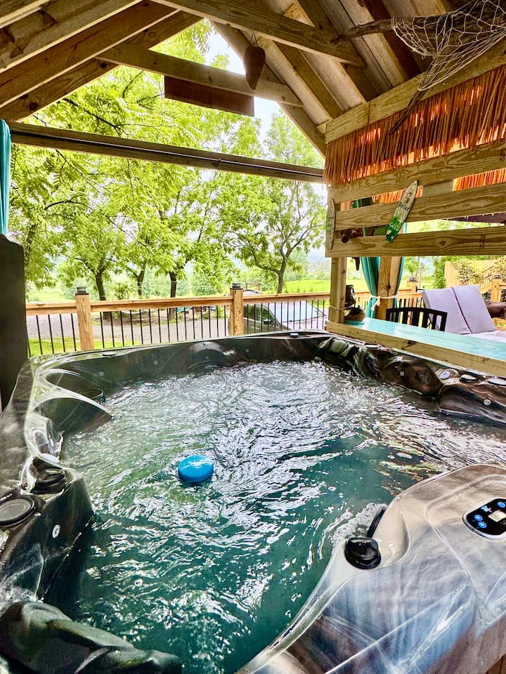 Queen Of The Hill With Sauna, Plunge Tub & Hot Tub - Brevard, NC