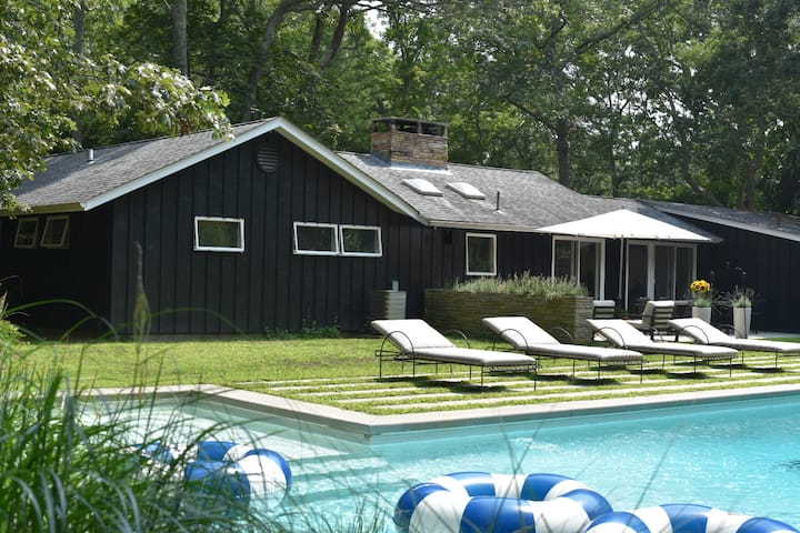Mid-century Gem With Pool. Steps To Beach. - Crescent Beach, Shelter Island