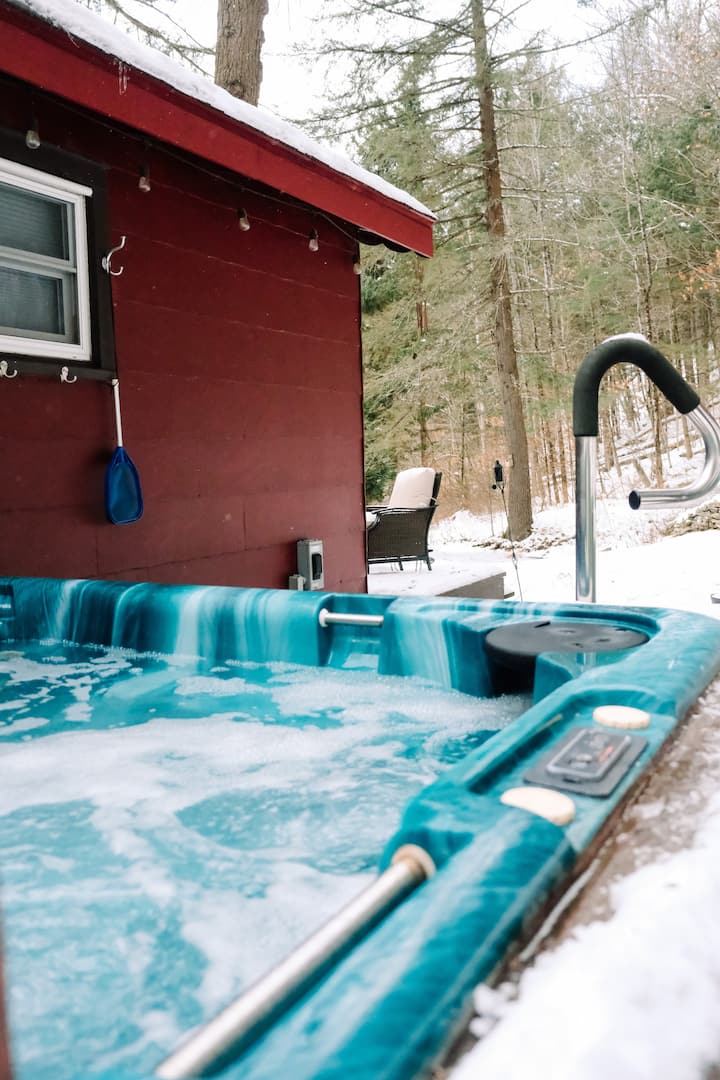 Hot Tub; Wood-burning Fireplace; 4 Acres Of Forest - Margaretville, NY