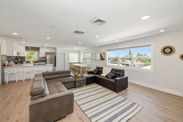 Spacious 4br On Singer Island - Riviera Beach, FL