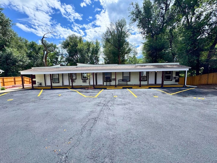 Cozy Studio Inclinescape #8 - Manitou Springs, CO