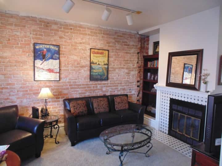 One Bedroom Condo Off Pearl St - Boulder, CO