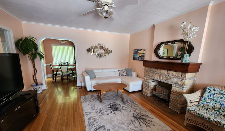 Beach Apt. Just Steps To Ocean & Broadwalk - Hollywood, FL