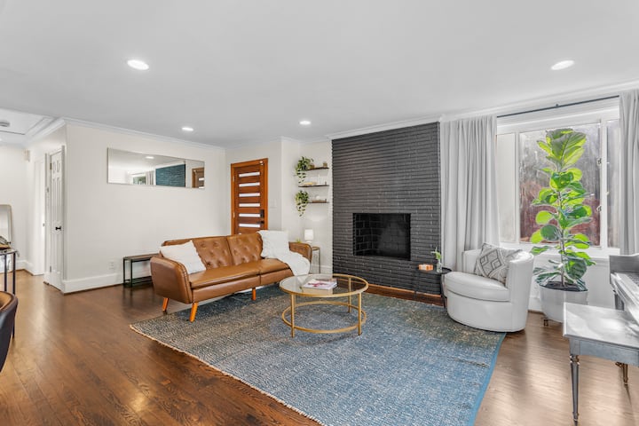 Urban Bungalow Oasis Near Airport & Uptown - Camp Snoopy, Fort Mill