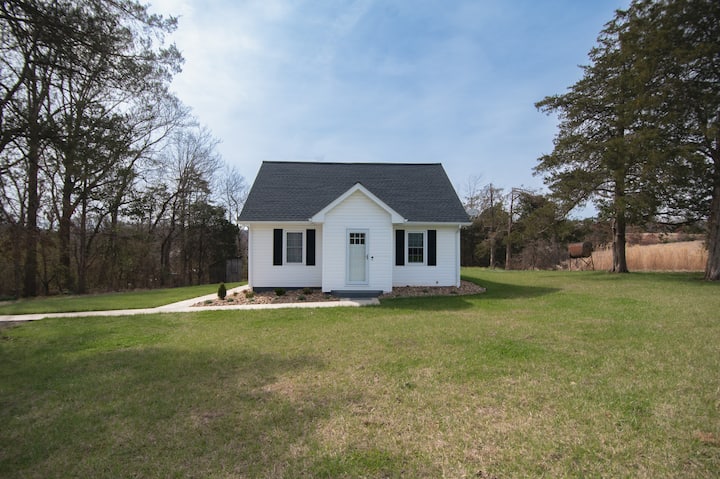 The Farmhouse - Smith Mountain Lake, VA