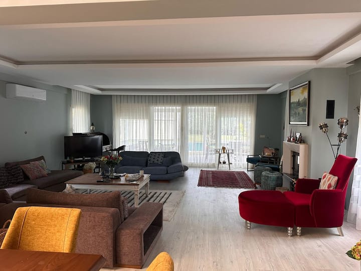 Mamurbaba'da 300m2 5+1 Eşsiz Villa - Alaçatı