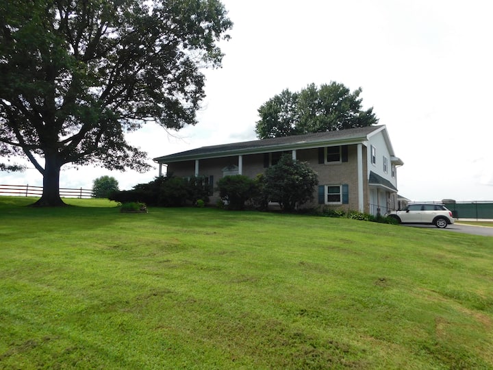 Entire Home In Lampeter With Pool - Lancaster, PA