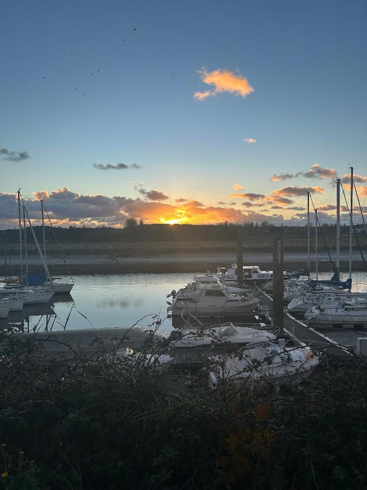 Chambre Avec Salon Lit King Size - Étaples