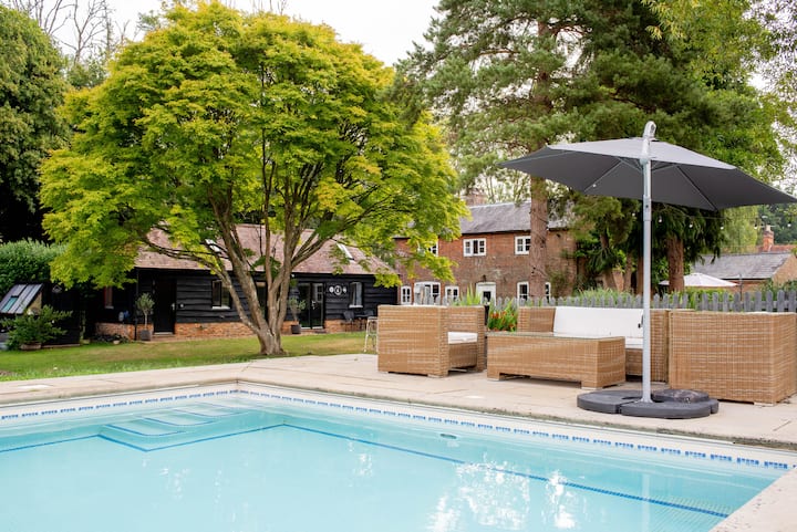 Country 5-bed + Private Pool & Hot Tub - Oxfordshire