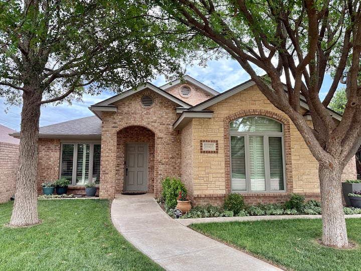 Prairie Sky Lullaby - 6 People, 3 Beds, 2 Baths - Lubbock, TX