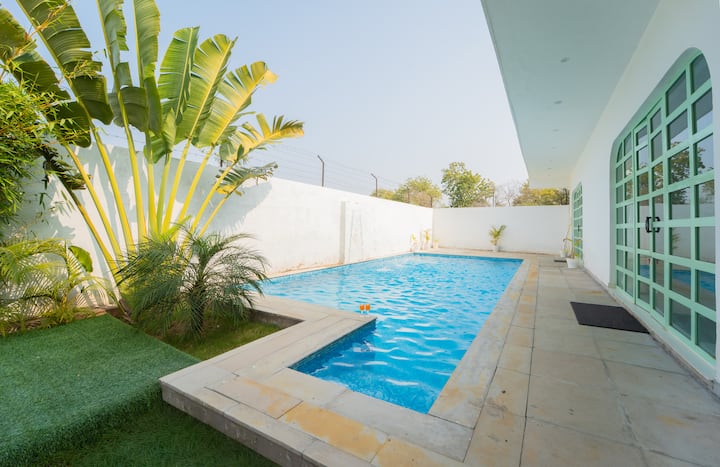 Badibagh Villa | Pool & Bathtubs - グジャラート