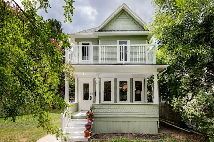 Lovely Heritage Home Kensington - Calgary