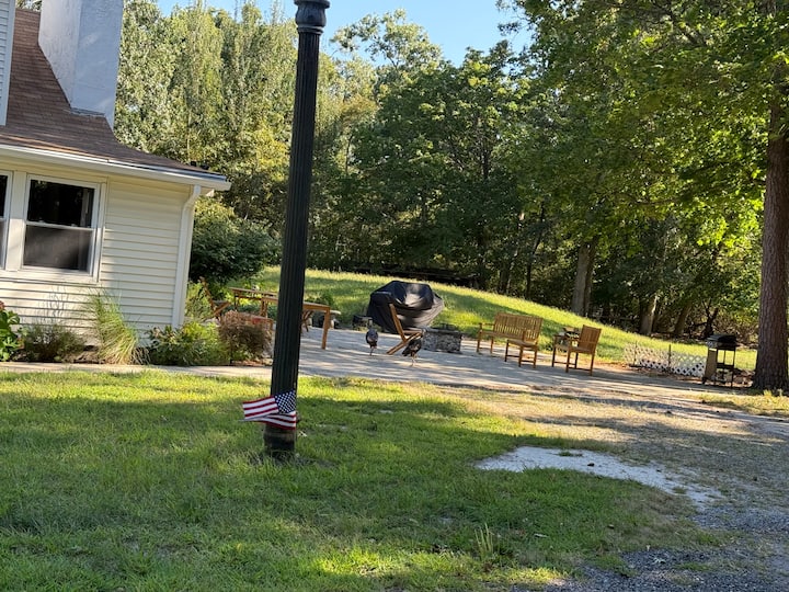 Farm House Swan Lake Resort 4 Bd 2 Bath House - New Jersey