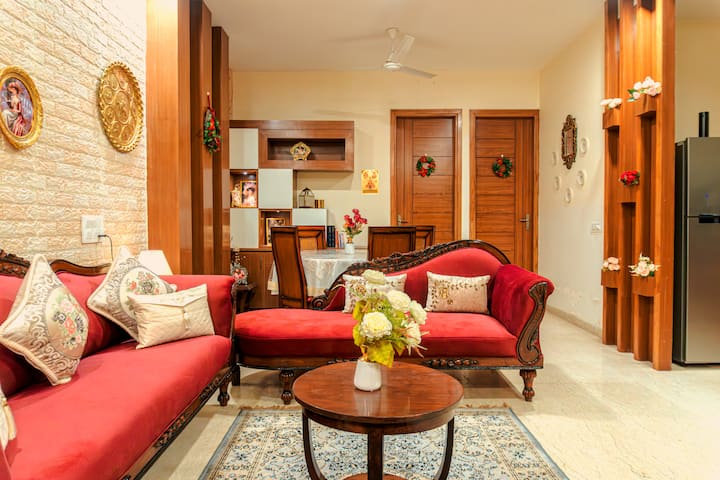 The Moonvale Lux ! (Victorian Luxury Haven) - Chandigarh