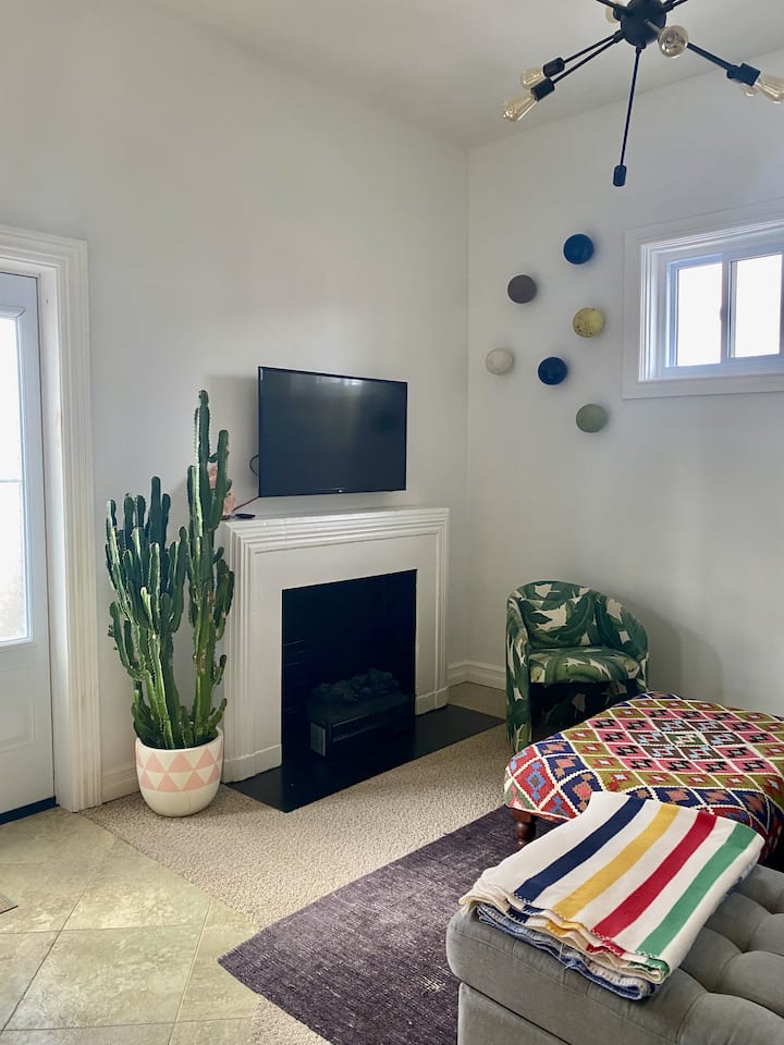 Private 1 Bedroom Apartment In Lindsay - Lindsay