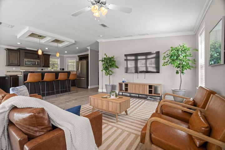 Modern Home On Gated 4 Acre Plus Nature Sanctuary - Wesley Chapel, FL