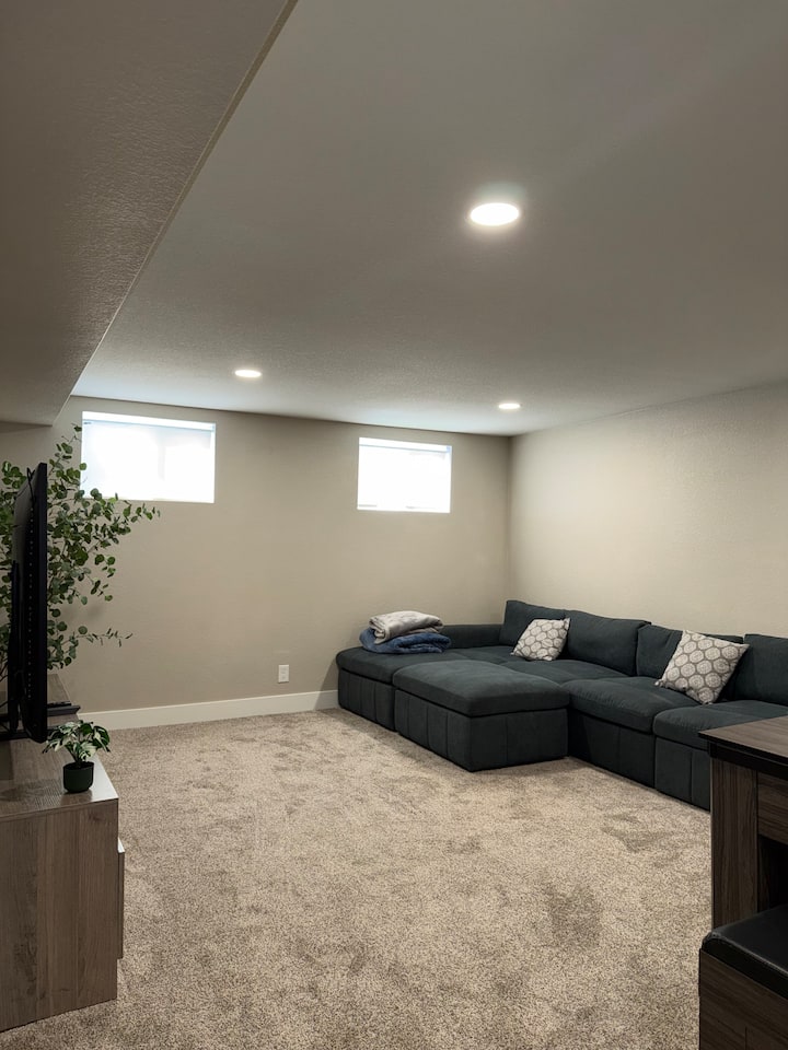 Garden-level Private 1br+open Space+pool Table - Thornton, CO