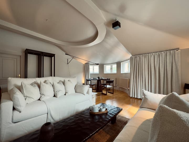 Grand 2br Penthouse | Projector | Hyde Park - London