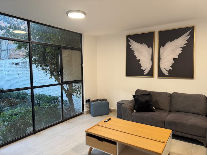 Casita 2 Cerca De Todo/ Jardín /Facturamos - Querétaro