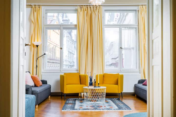 Old Town Square Apt. W/ 2bdr  70mbs Wifi  100sqm - Prague