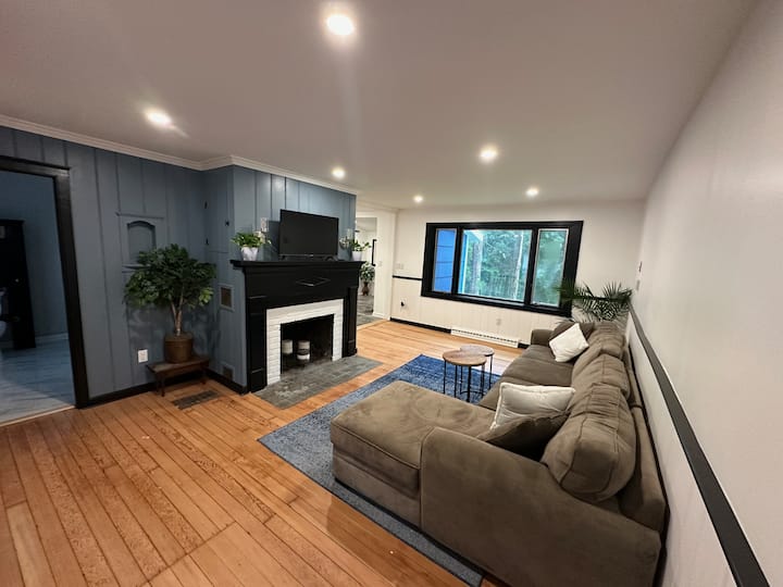 Berkshire Woodland Cottage - Pittsfield, MA