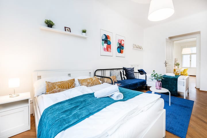 Old Town Square Apt. W/ 2bdr • 70mbs Wifi • 100sqm - Prague