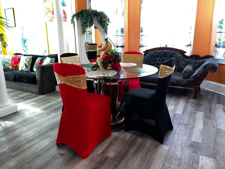 Springfield Tropical Stay - Springfield, MA