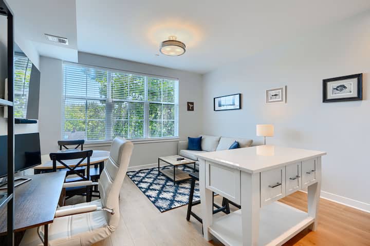Uptown Condo W 2 Parking Spots - Shady Lake, Annapolis