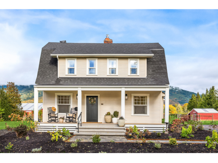 Farmhouse On Ranch | Hot Tub + River Retreat - Sedro-Woolley, WA