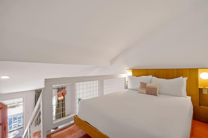 Loft Queen Studio | Workspace | Bar | Pool | River - New Braunfels, TX