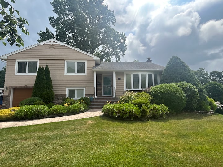 Ryder Cup Rental • < 10 Min Walk •  3br Full Home - Massapequa, NY