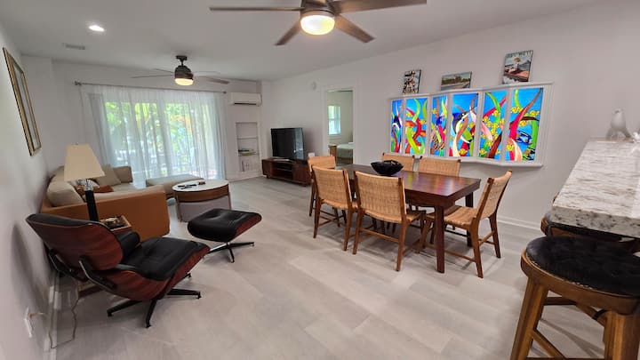 Sunny Sanctuary At Smathers Beach - Key West, FL