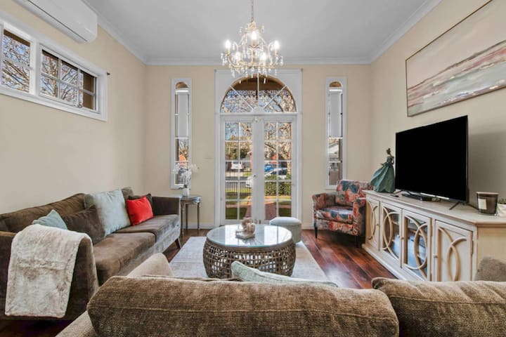 Pembroke. Character Cbd Home. Pet Friendly. - Wagga Wagga
