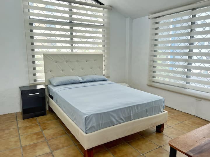 Tonsupa, Cerca Del Malecón Y La Playa - Atacames